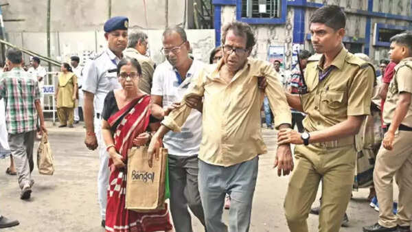 Caught on cam: Miscreants open fire at a restaurant in Bihar, diners take cover under tables