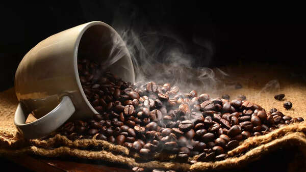 Cold vs. Hot Coffee Benefits: Which is healthier? | - Times of India