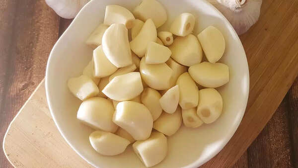 9 Unbelievable garlic remedies no one told you about - Times of India