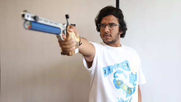 Akshay Tanksale recreates Olympics shooter Yusuf Dikec's viral pose ...