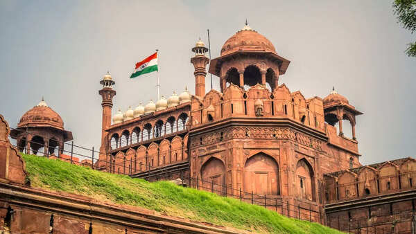 The untold story of Red fort and why the Tiranga is hoisted here on ...