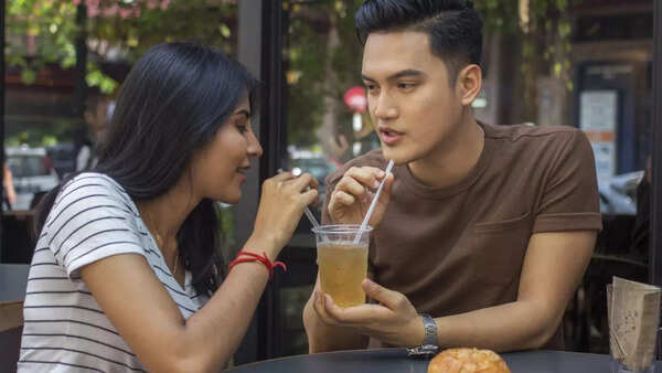 Spotting these yellow flags while dating may spell bad news - Times of ...