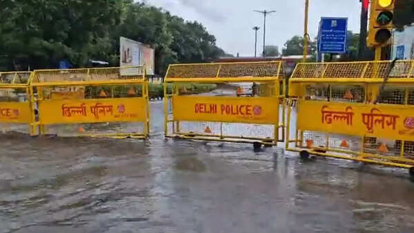 (Delhi Weather) 10 photos: Delhi submerged as rain triggers waterlogging, traffic snarls | Delhi ...