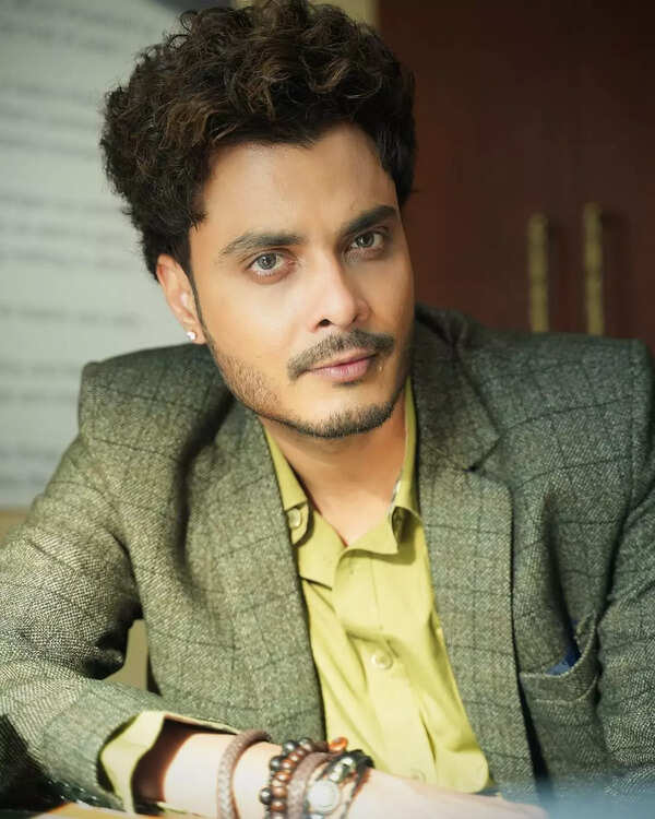 Watch The New Hindi Music Video For Dost Banke By Rahat Fateh Ali Khan ...