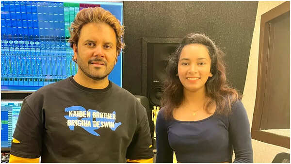 Experience The New Hindi Music Video For Dhinna Dhinna By Javed Ali