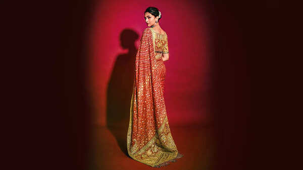 Gharchola: A work of art with bandhani and zari - Times of India