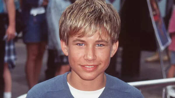 tim allen: 'The Santa Clauses' Trailer: Tim Allen and Ashlan Rowan ...