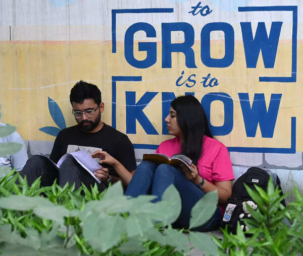 'Road to UPSC success': Delhi's Lodhi Road teems with aspirants on ...