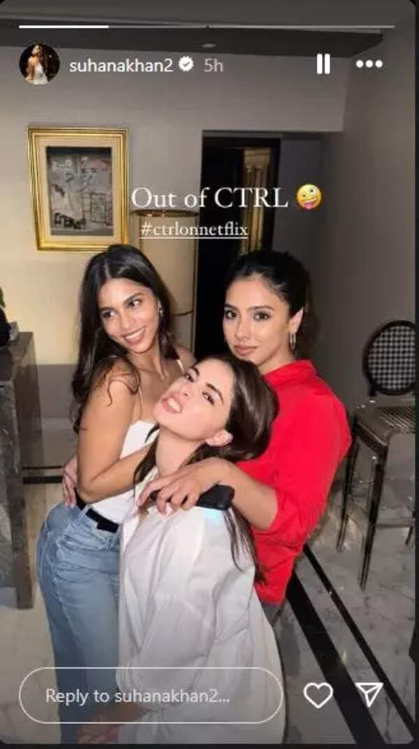 Suhana Khan cheers for BFF Ananya Panday as she shares photo from the screening of 'CTRL' - See ...