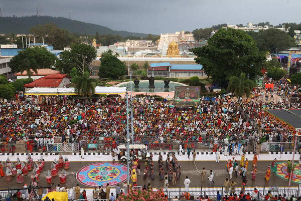 Tirupati: Over 3 lakh devotees witness Garuda seva procession from jam ...