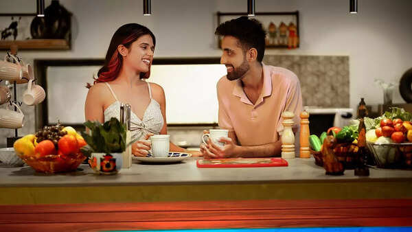 100 years of dating: Stunning video shows how couples met from 1930 to ...