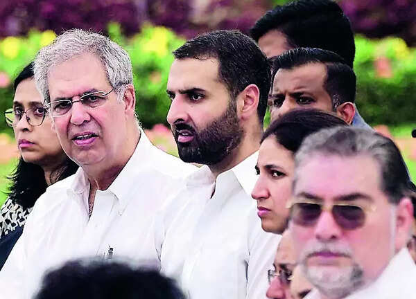Mumbai bids farewell to India Inc's titan Ratan Tata - Times of India