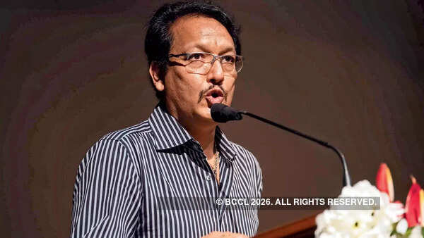 Olympians Maheshwari Chauhan & Manu Bhaker visit alma mater Lady Shri ...