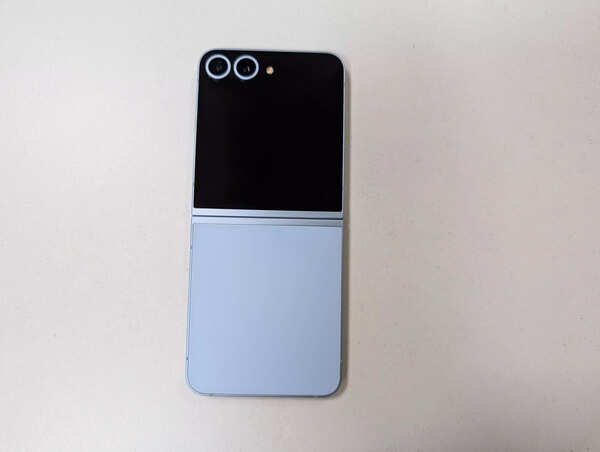 Samsung Galaxy Z Flip 6 review: Flipping into the future - Times of India