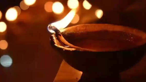 From Chattisgarh's magic lamp to Gujarat's sand deepak: Unique diyas ...