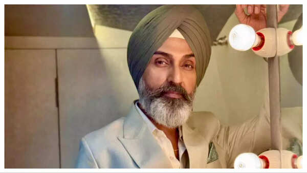 What's In My Phone With Rabb Rakha Actor Vikas Grover: Favourite ...