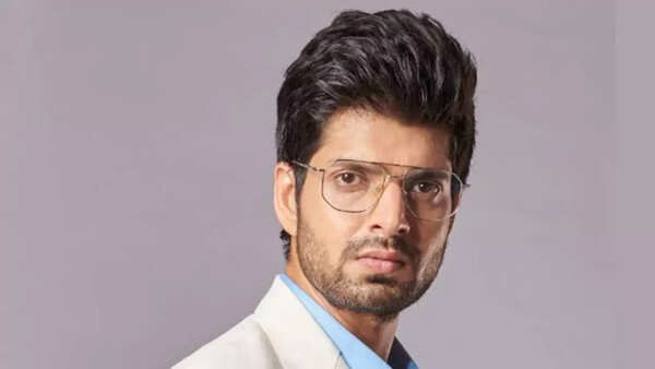 What's In My Phone With Rabb Rakha Actor Vikas Grover: Favourite ...