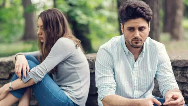 8 subtle signs that you are unhappy in a relationship - The Times of India