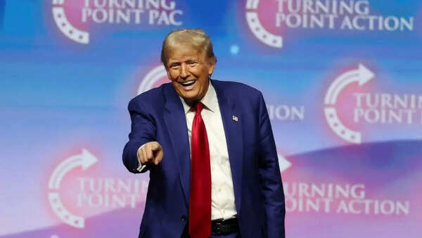 Power in the shoulders: How padded blazers defined Trump and Harris in ...