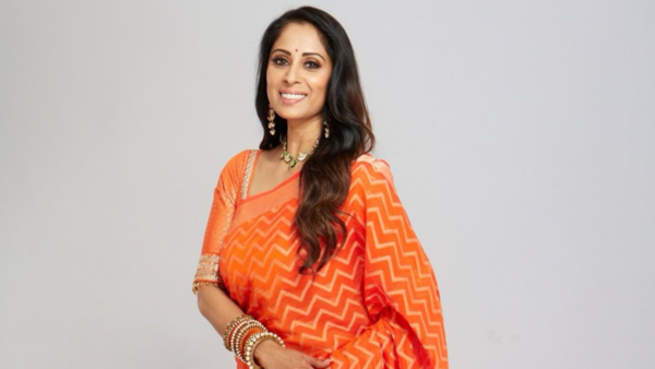 Sindoor, Chooda and Mehendi! Parineeti Chopra's FIRST picture with ...