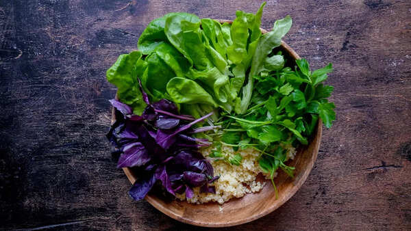 Saag Benefits: What makes saag a healthy dish in winters? | - Times of ...