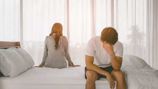 How to build a healthy relationship with an emotionally unavailable ...