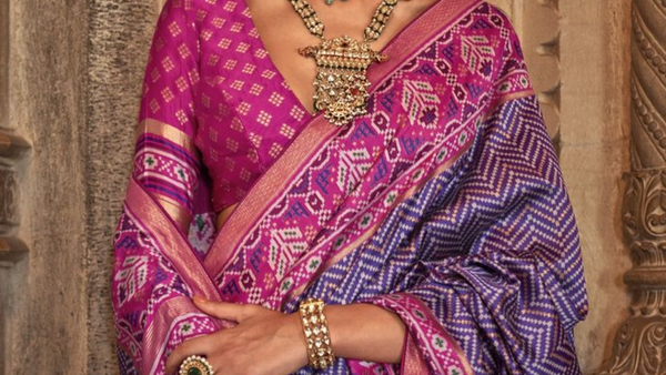 10 must-have traditional Indian saris in your wardrobe - Times of India