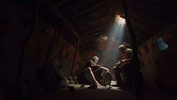 Weaved on a journalist’s quest to uncover the truth, Satakshi Nandy’s ...