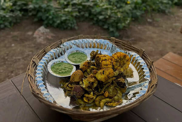 Spicy and flavourful undhiyu rules Uttarayan platters - The Times of India
