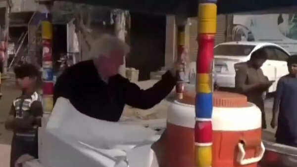 Meet Donald Trump's doppelganger, who sells Kheer in Pakistan - The ...