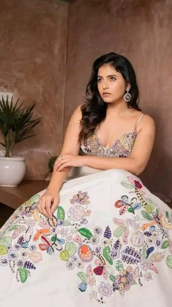 Anjali Photos | Anjali Images | Anjali Pictures | Times of India ...