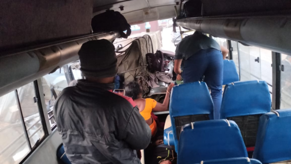 English Kids Poem: Nursery Song in English 'Wheels on the Bus - Fun Ride'