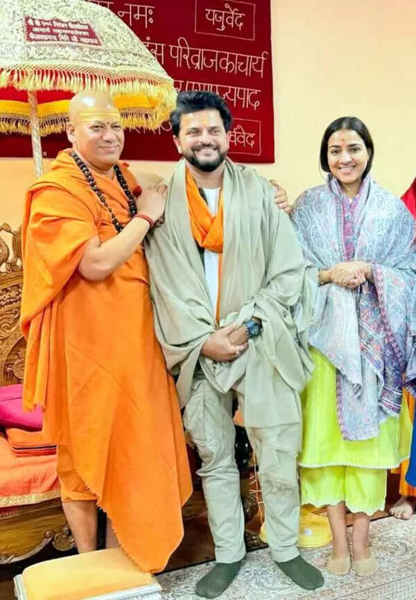 From a ₹1.6 Lakh Phone to a ₹40k Watch: Meet the Modern Naga Sadhu at ...