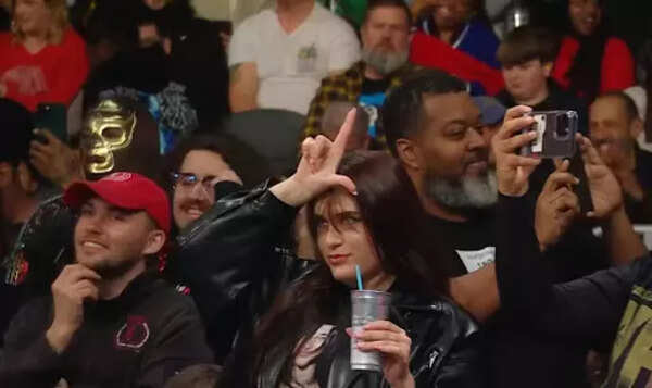 Hulk Hogan and Logan Paul Booed by WWE Fans: A Sign of Evolving ...