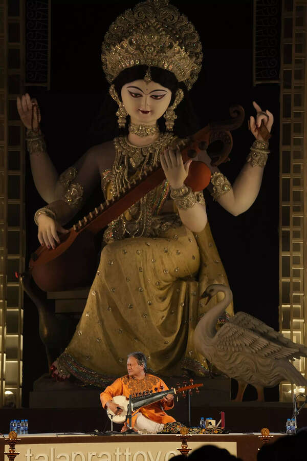 Tala Prattoy Marks 100 glorious years with a mesmerizing Music In A Park | Bengali Movie News ...