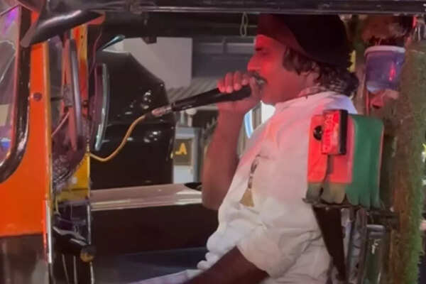 Viral: Mumbai's auto rickshaw driver sets a karaoke stage in his ...