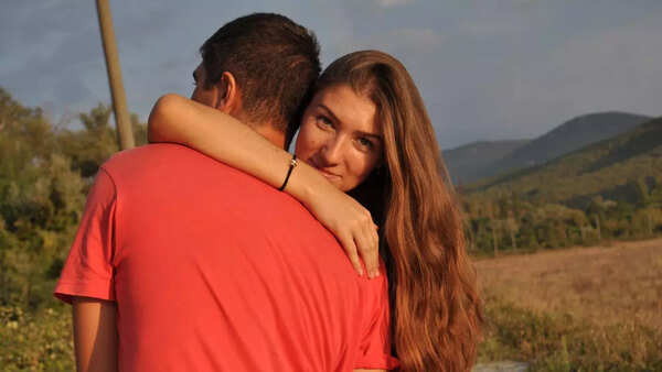 Hug Types: 7 types of hugs and what they secretly reveal about your ...