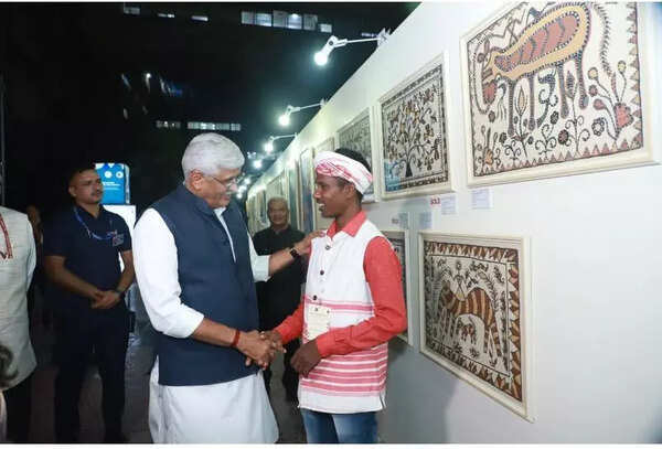 On Body Painting Day artist Sanatan Dinda creates an exclusive artwork ...