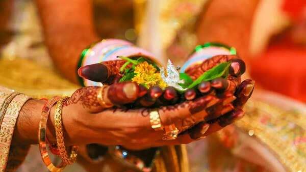 From Jammu to Kerala: ‘Bharat Jodo Vivah’ wedding card concept stuns ...