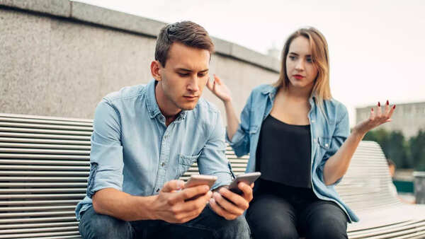 Pocketing relationship: Is your partner pocketing you? 5 signs and why it is not good | - The ...