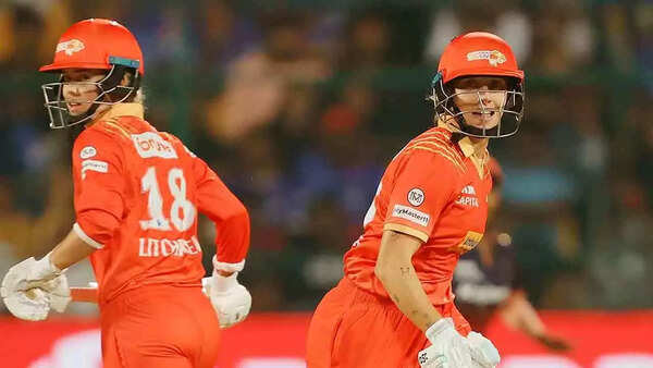 Video of Anushka Sharma cheering for Virat Kohli after KL Rahul's catch during RCB VS LSG match ...