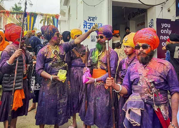 Experience The New Punjabi Video Nakhre By Gulab Sidhu and Sargi Maan Experience The New Punjabi Video Nakhre By Gulab Sidhu and Sargi Maan
