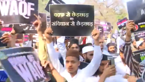 Justin Trudeau Grooves at Taylor Swift’s Show Amid Montreal Riots