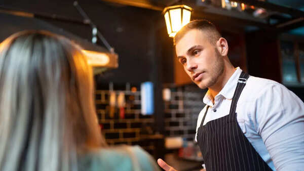 Unbelievable! A two-year-old pees in a glass at restaurant table—here’s ...