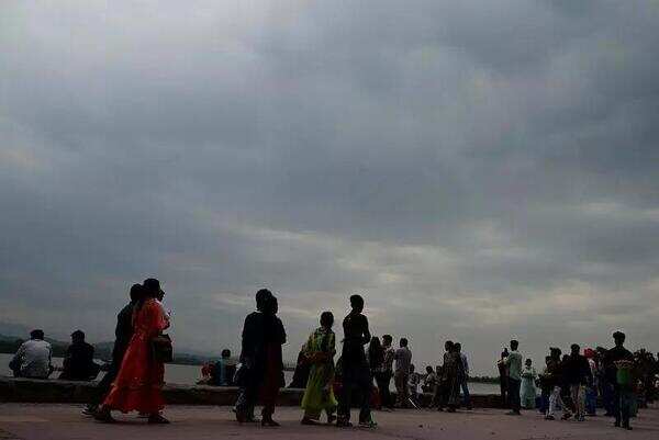 Goa Temperature: Pre-monsoon rain brings down max temperatures | Goa ...