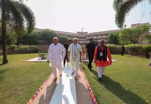 PM Narendra Modi praises RSS for its role in nation-building with Sangh ...