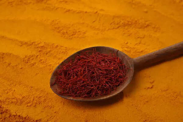 Haldi vs Kesar: What should be used to get a naturally glowing skin ...