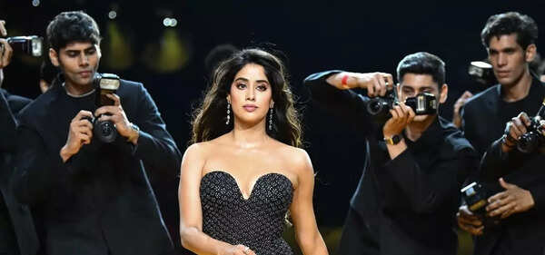 Janhvi Kapoor's ramp walk faces backlash as model walking behind her ...