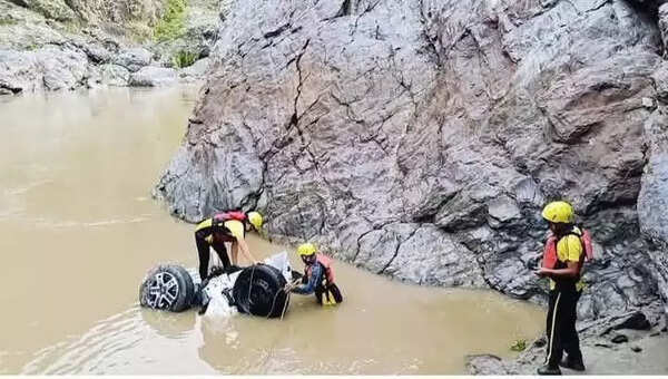 37-year-old Thai actress Tangmo Nida goes missing, dead body found in ...