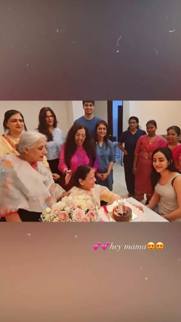 Gauri Spratt joins Aamir Khan as he celebrates Mother's Day with mom ...